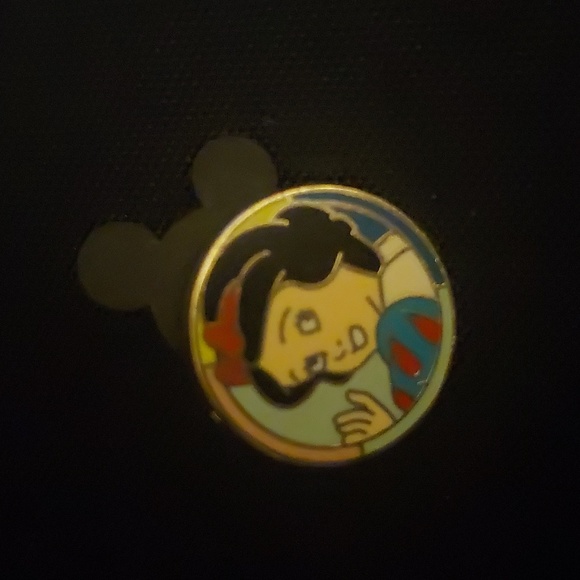 Disney | Jewelry | Disney Snow White Pin | Poshmark